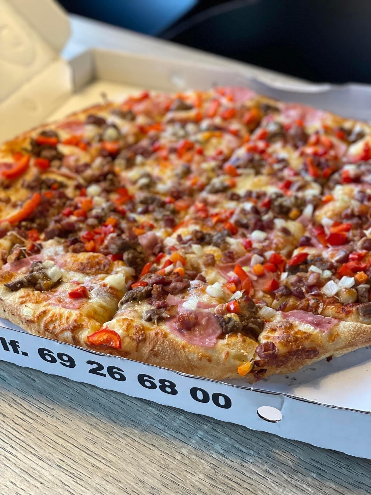 6. Pizza Friday Love - Bajazzo Pizza